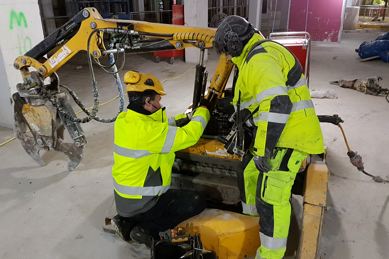 Service agreement - Brokk Global